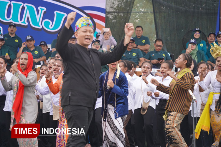 100 Mahasiswa Mappi Papua Selatan Meriahkan Pembukaan PKKMB UNJ 2025 ...