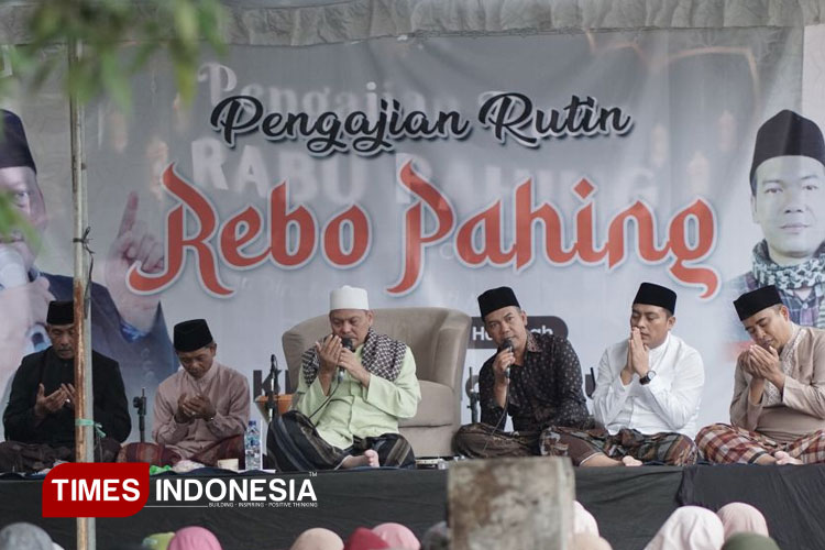 KH Anas Fauzie ‘Penghulu Viral’ Hadir dalam Pengajian Rabu Pahing ...