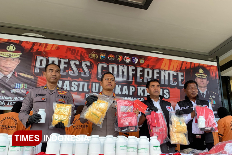 Pakai Kemasan Obat Ternak, Polres Bondowoso Amankan Pengedar Obat ...