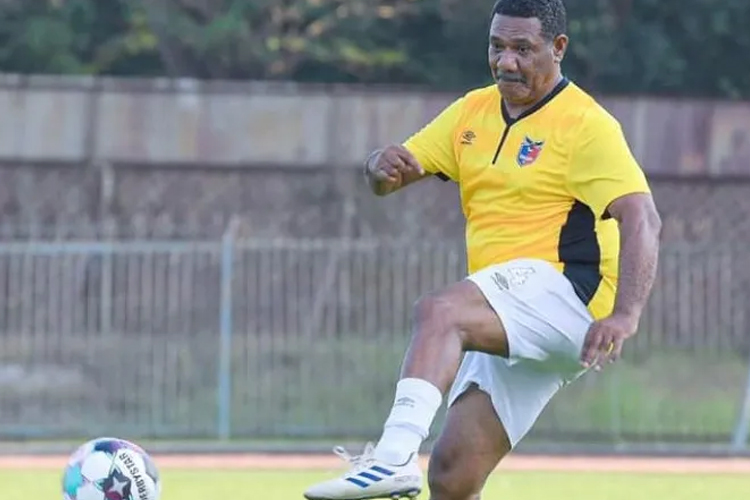 Mantan Bek Timnas Indonesia, Herman Pulalo Meninggal Dunia - TIMES ...