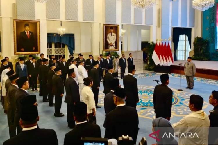 Presiden Prabowo Subianto Lantik Aminuddin Ma’ruf dan Tedi Bharata ...