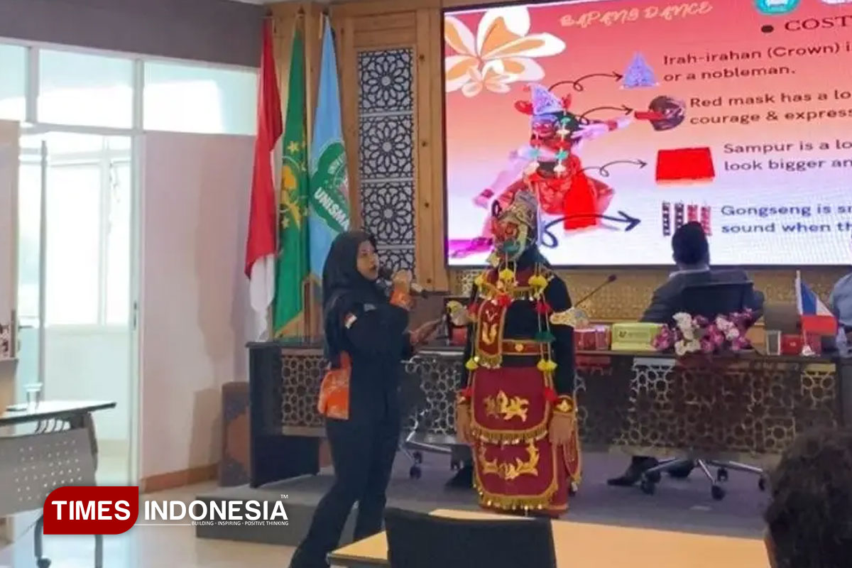 Penampilan Tari Bapang di International Cross Cultural Exchange UNISMA ...