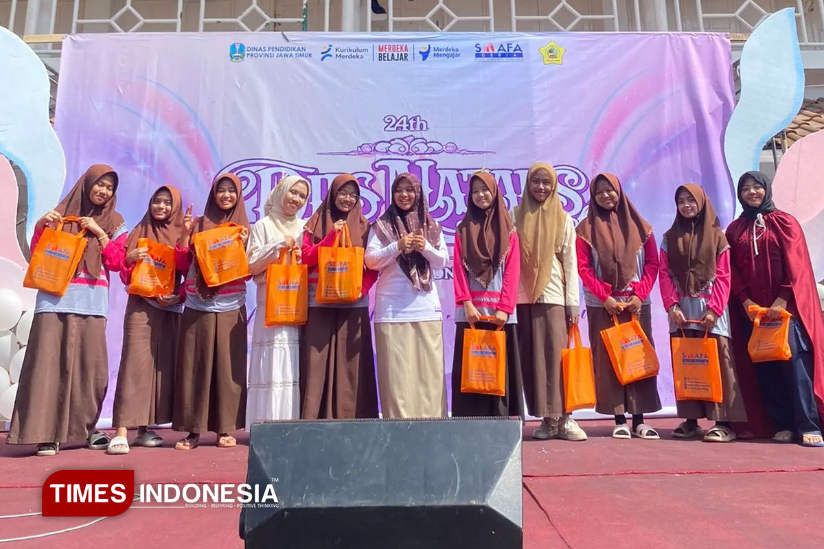 Kemeriahan HUT ke-24 SMAS Al Rifaie Gondanglegi Malang: Canvas of ...