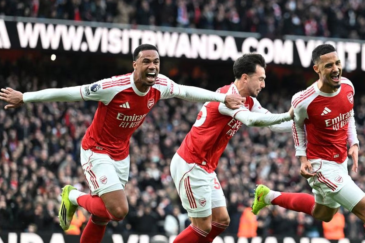 Arsenal Pertahankan Posisi Puncak, Manchester United Tembus Posisi Tiga ...